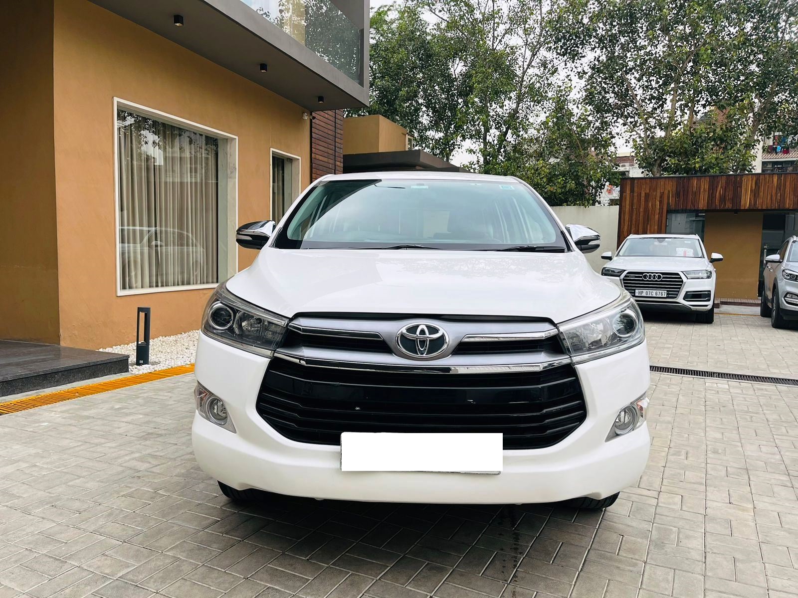 TOYOTA INNOVA CRYSTA 2016